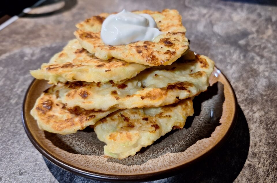 Як приготувати апетитні оладки з кабачків з сиром Читайте на Ukr Net